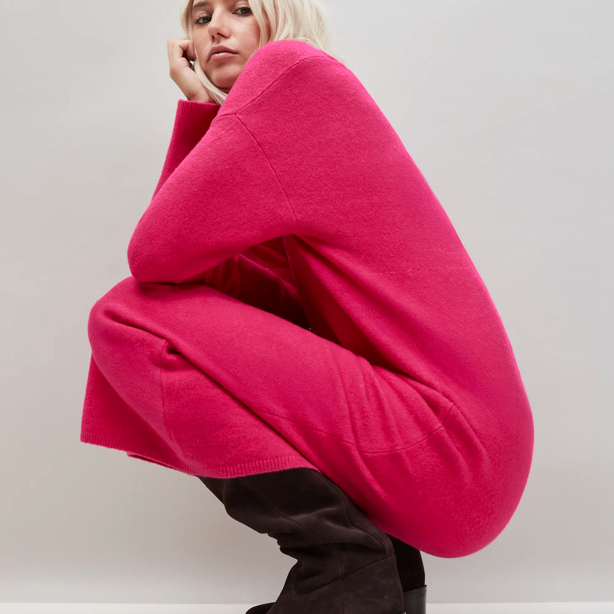 Pink V-Neck Knit Dress – Ro&Zo