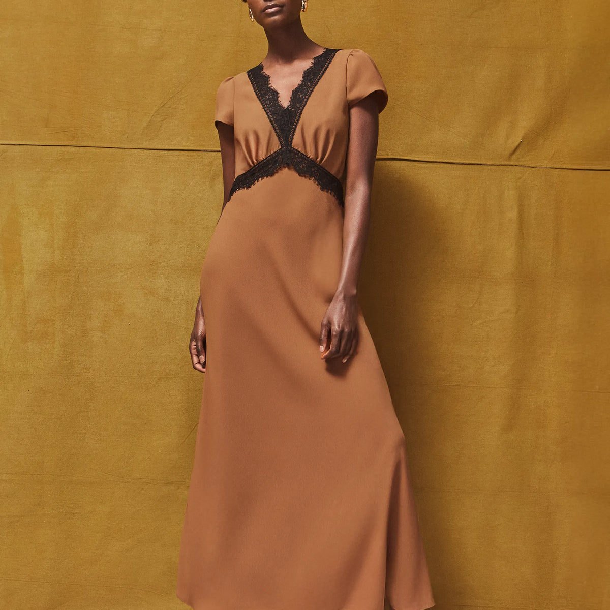 Caramel Lace Trim Dress – Ro&Zo